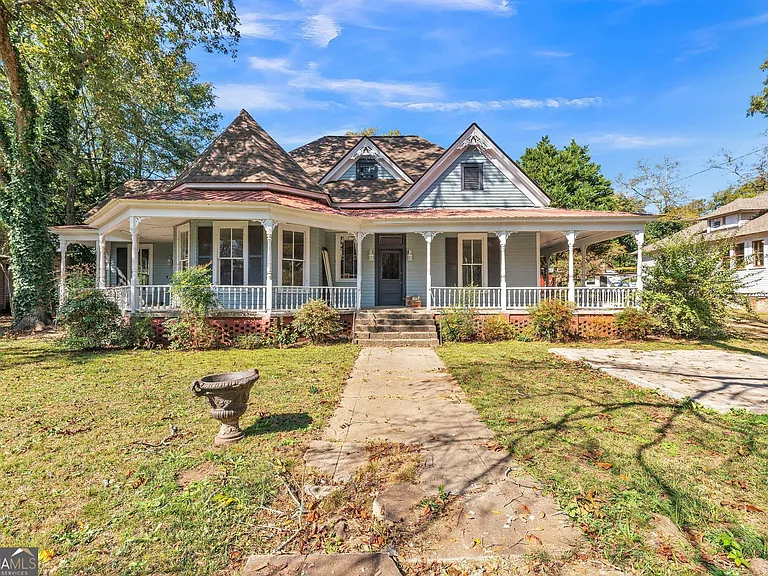 Spacious Fixer-Upper with Classic Charm – Prime Location in Monticello ...