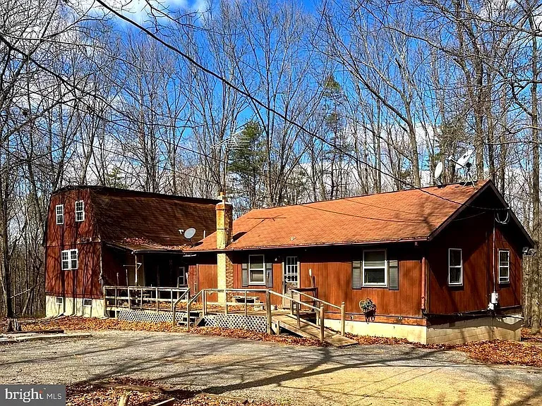 Home on 8.82 Acres with Loft & Storage Buildings – $180,000! - Daopills