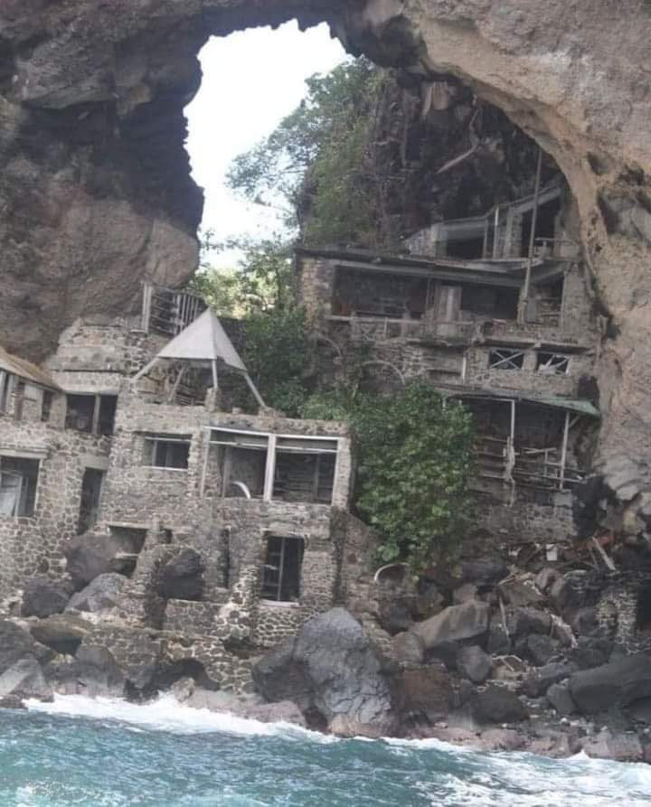 Moonhole, Bequia: A Hidden Architectural Wonder in the Grenadines ...